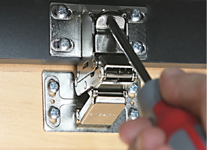 Swing Up Flap Hinge Mounting with Panel Opening Angle 90° - solmer.co.uk
